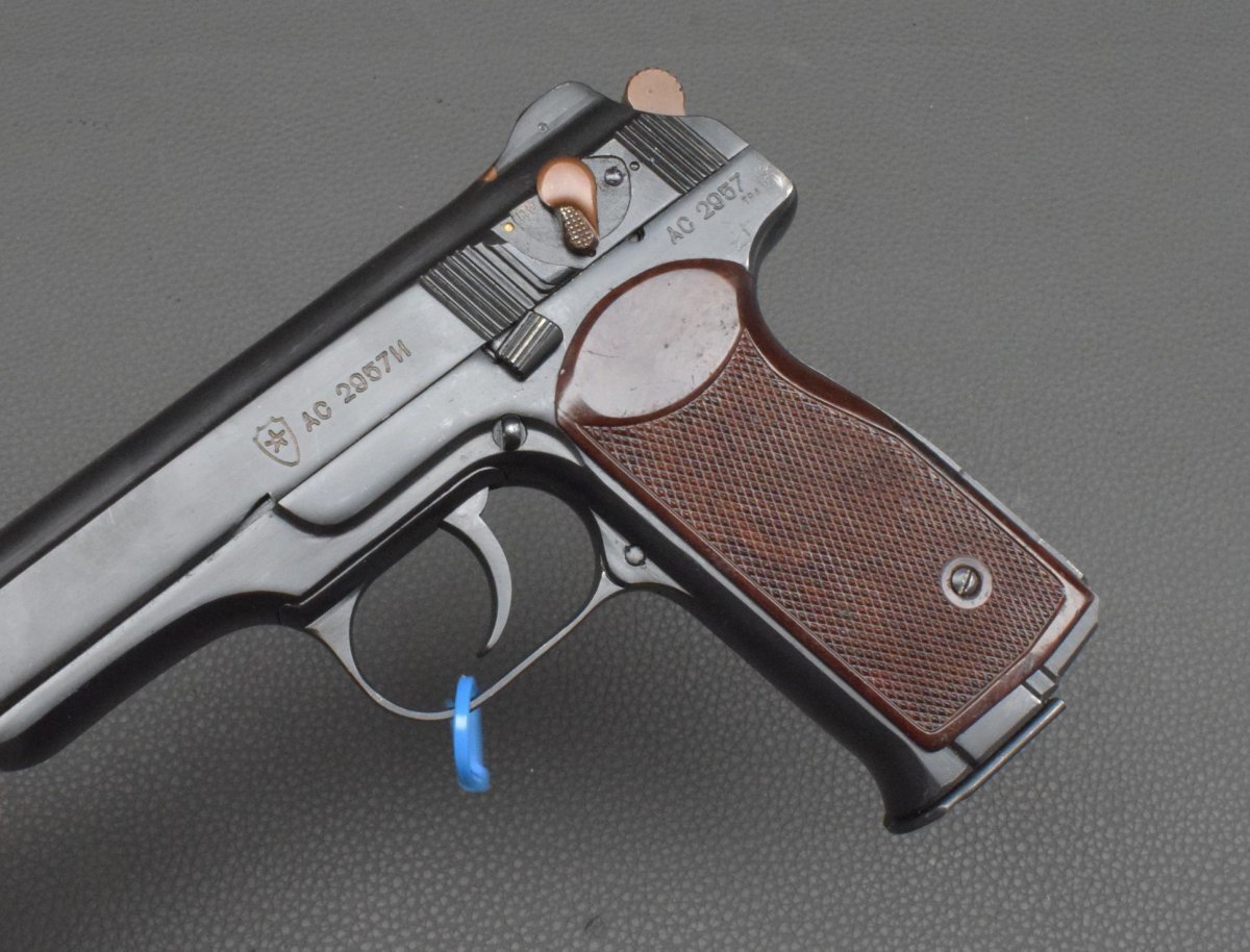Stetschkin APS, russische Reihenfeuerpistole, Kal. 9mm Makarov, mit ...