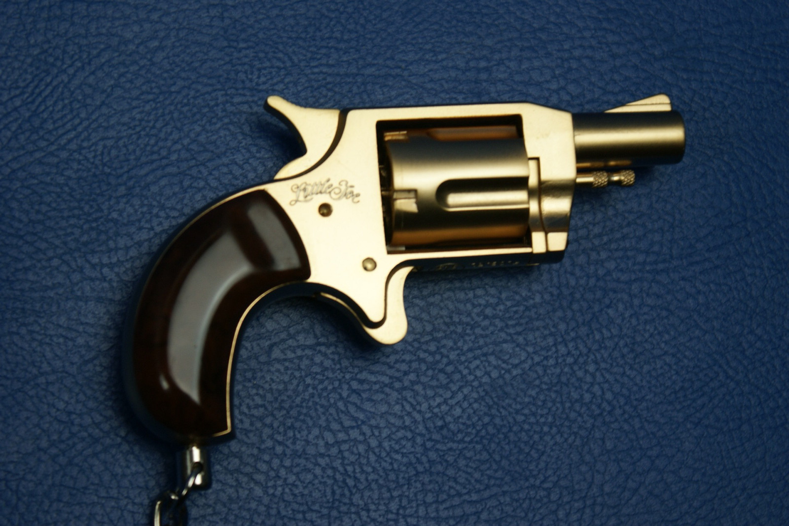 Revolver Röhm Little Joe. Sondermodell Gold an Uhrenkette für 6mm Flob ...