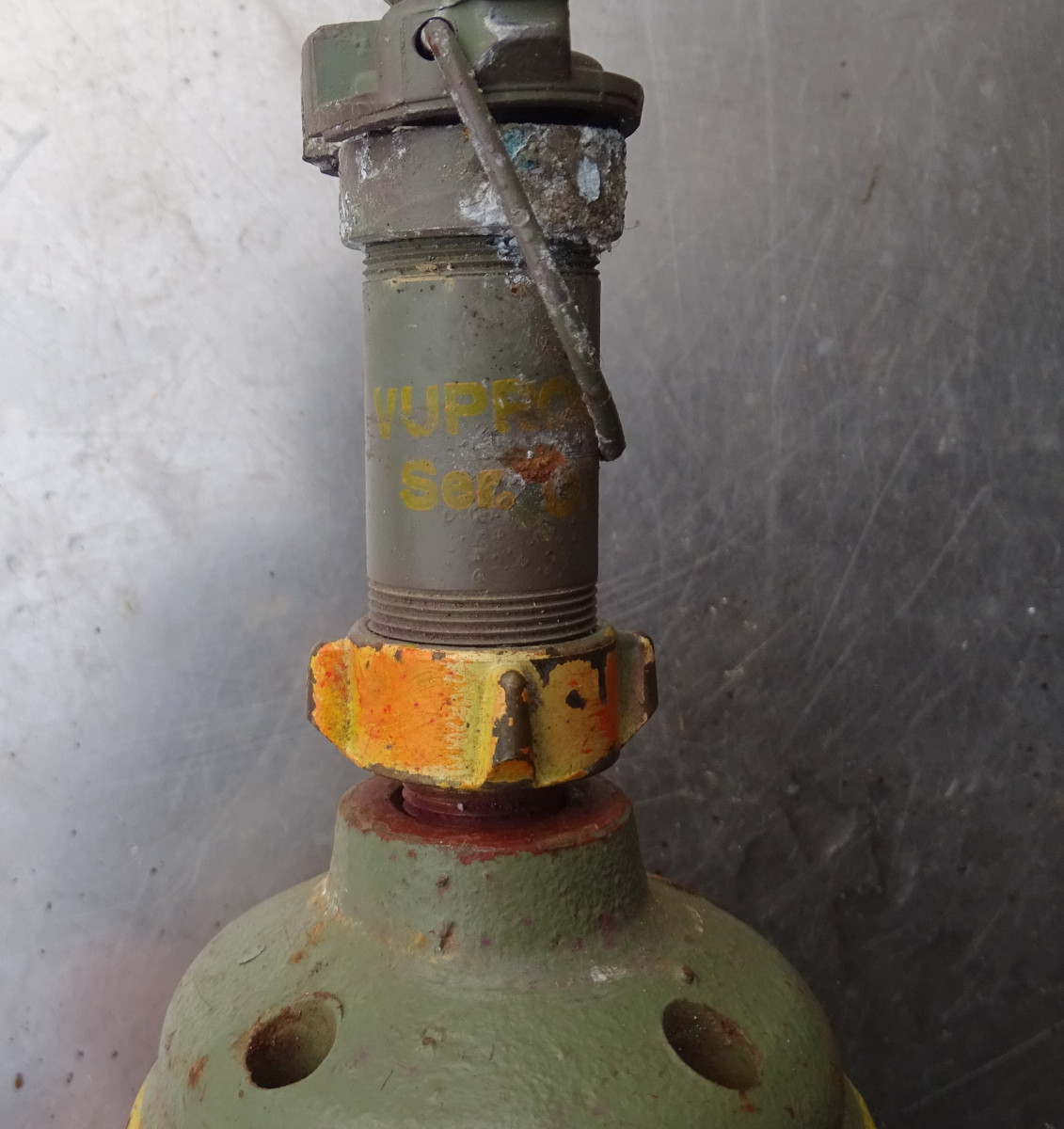 PROM-1 - JUGOSLAWISCHE Antipersonen-Splitterspringmine mit Zünder * Üb ...